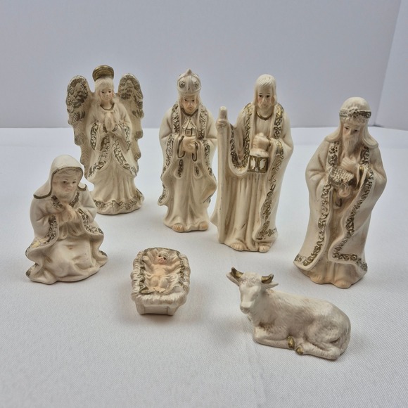 Holiday | Vtg Ivory Gold Nativity Set 7 Pc 5 Resin Christmas Figurines ...